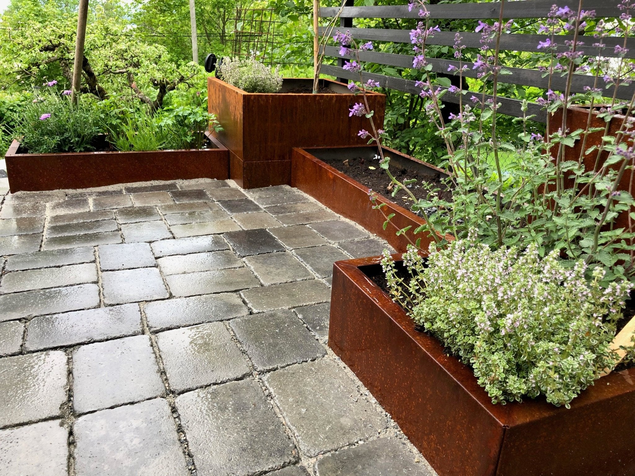 Plantekasser og karmer til hagen – BEDD